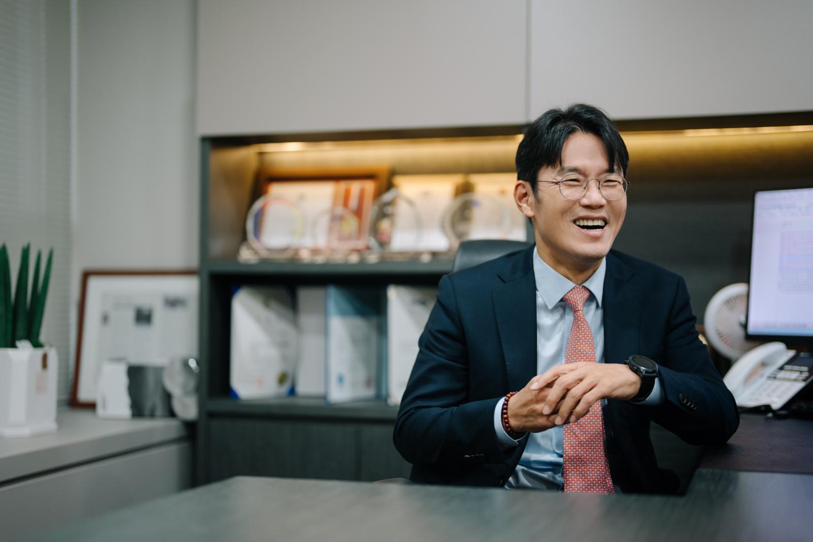 비주류 아이덴티티로 승부 보는 법 | 로웨이브 Lawwave