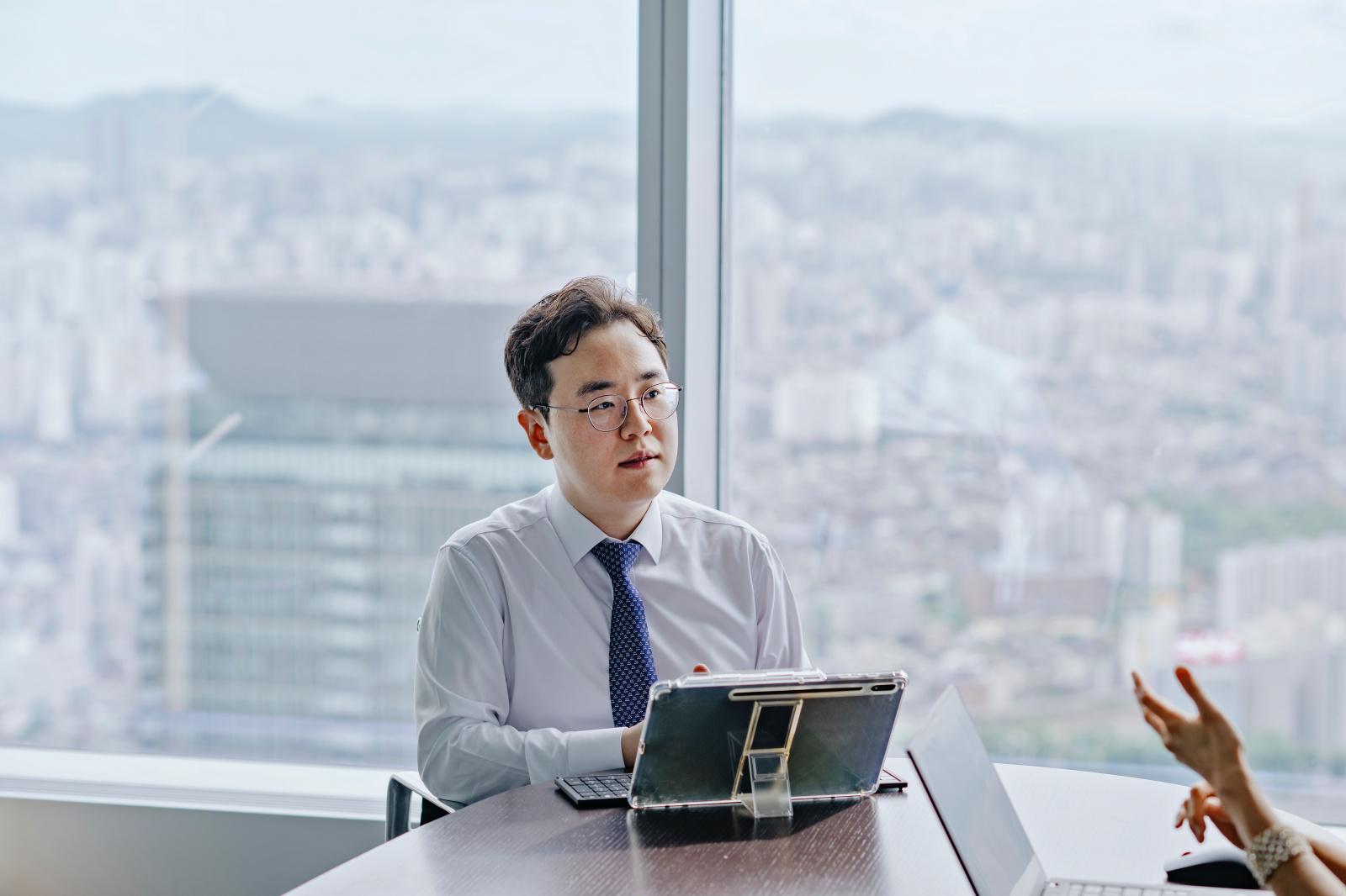 청년 변호사, AI에게 대체되지 않으려면 어떤 역량을 키워야 할까요? | 로웨이브 Lawwave