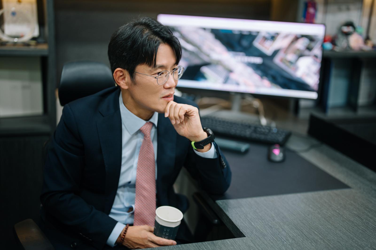 비주류 아이덴티티로 승부 보는 법 | 로웨이브 Lawwave